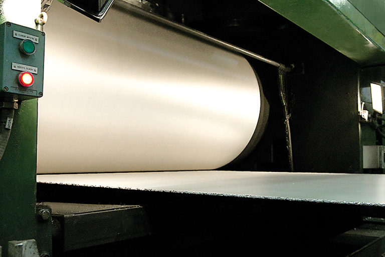 TWIN ROLL CASTING MACHINE - Novelis PAE